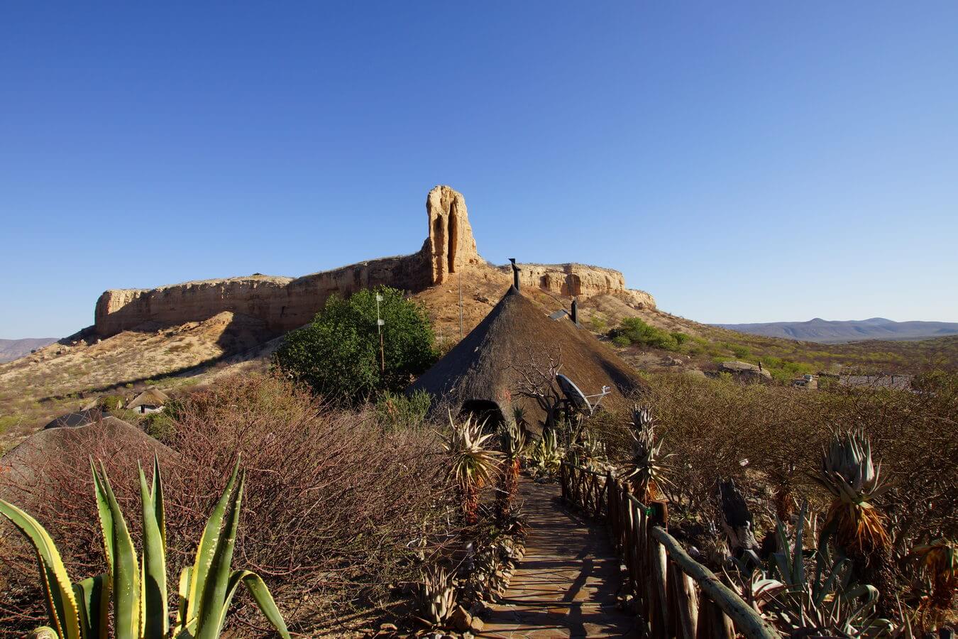 Fingerklippe / Vingerklip und Plateau-Berge im Ugab-Tal - KK4YOU